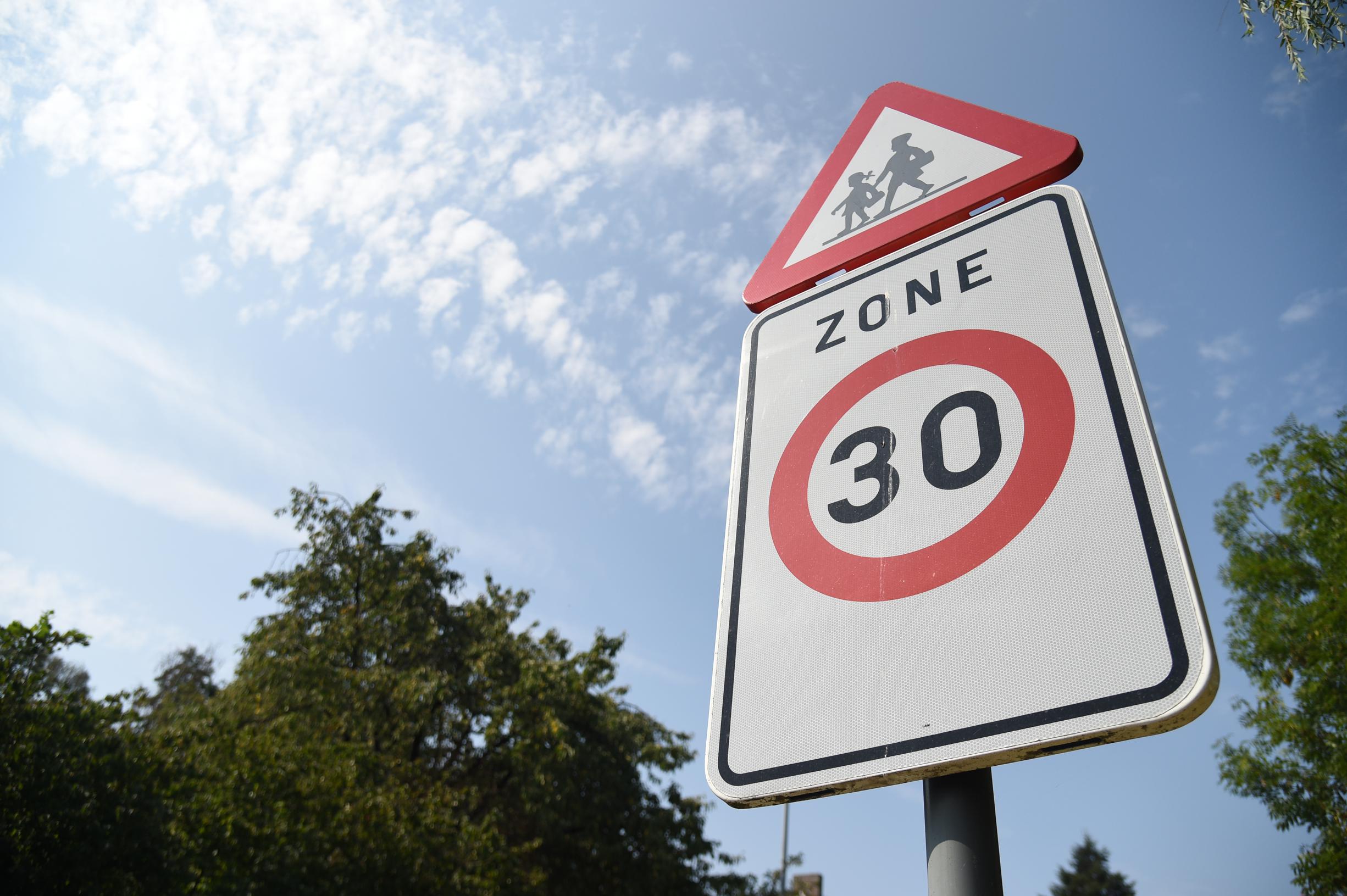 Verkeer op school | Roep ouders op om de zone 30 te respecteren